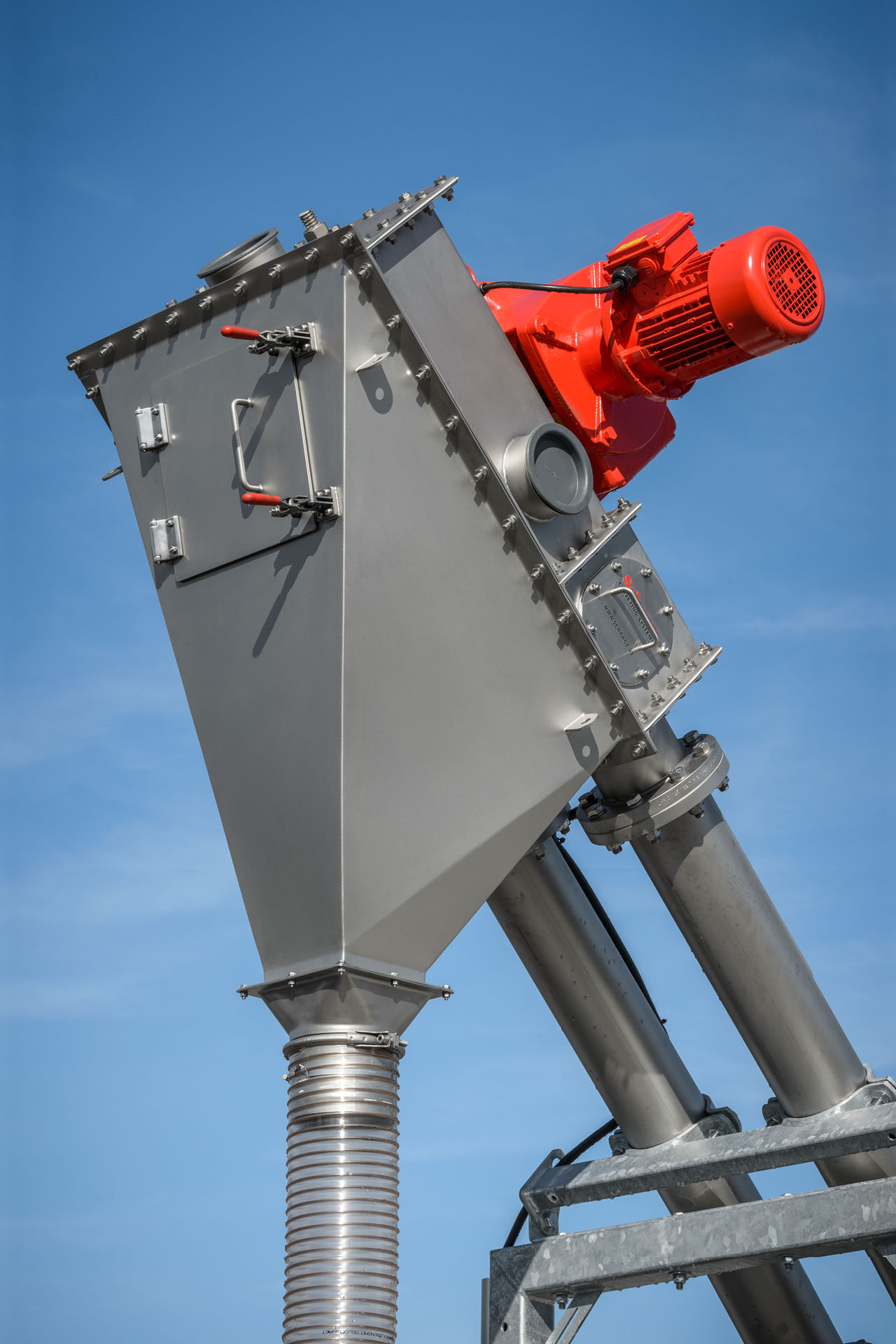 Videos and more information of our Schrage Tube Chain Conveyor: Schrage