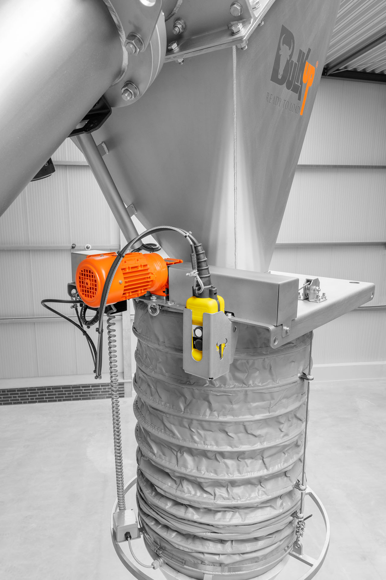 Loading fixture: Schrage